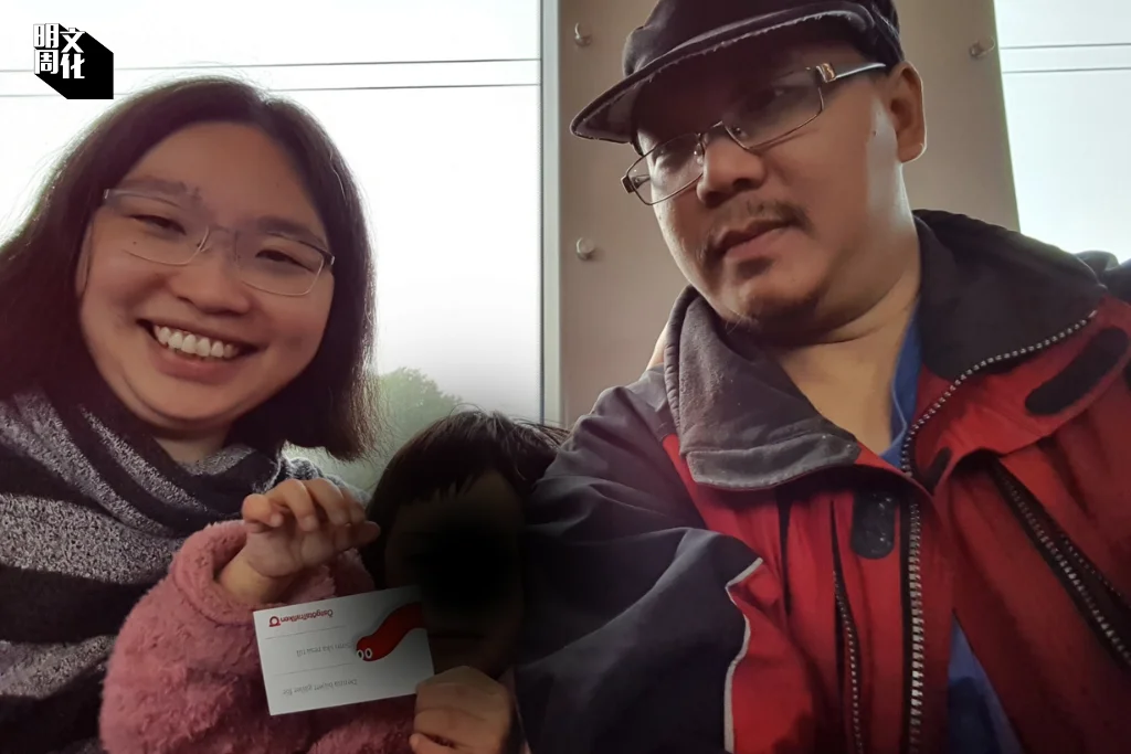 「Save Lily」時間線整理 港人父母分別於芬蘭和香港在家分娩三孩 長女出生1個月後夭折 次女被瑞典當局以「疏忽照顧」為由帶走看管 幼子今 ...