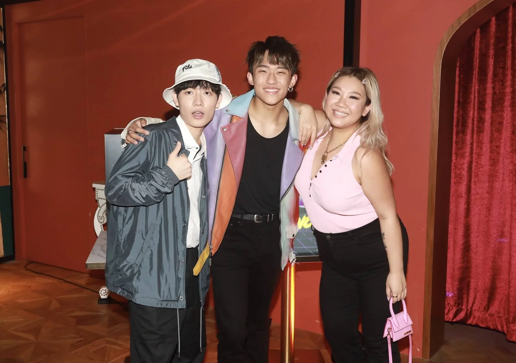 ANSONBEAN正式出道 欣宜送一籃蕉 Ben表演折骨舞 - 本地 - 明周娛樂