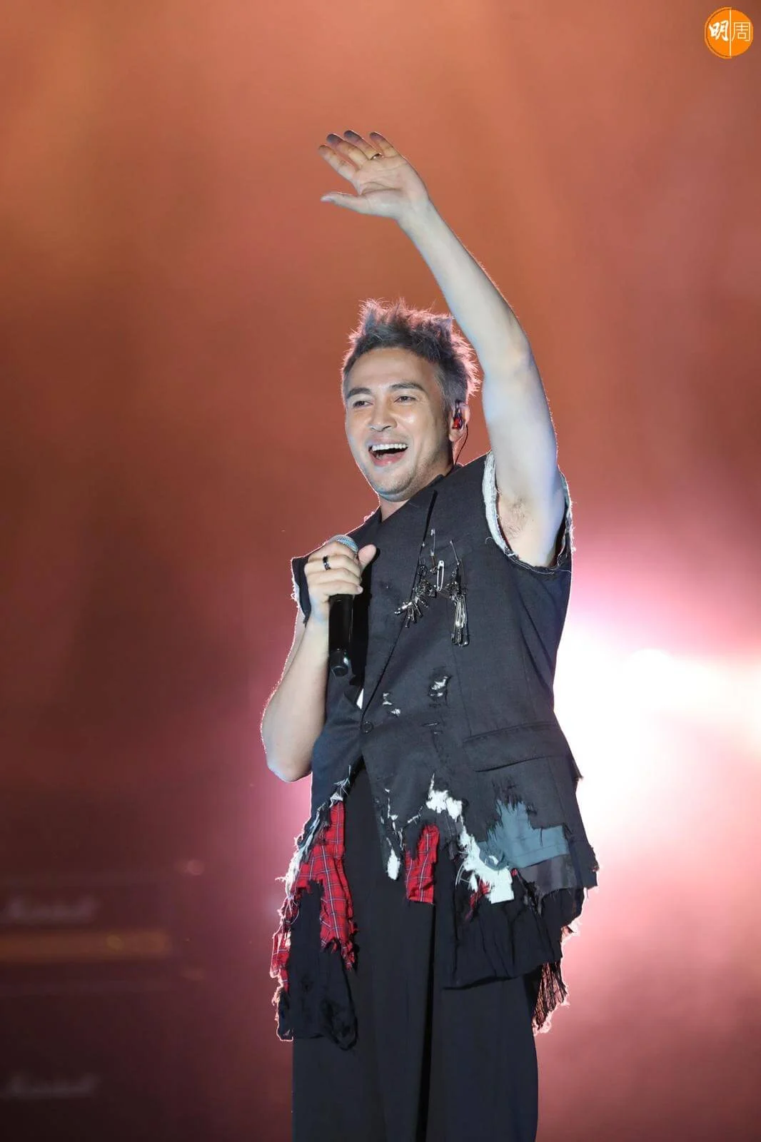 Dear Jane戶外騷全場大合唱氣氛high爆 Tim：真係感動 - 本地 - 明周娛樂