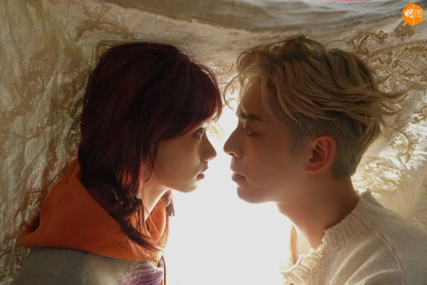 LOVERSE｜Edan浮誇形象演外星人眼前一亮 帶病拍MV擔心傳染女主角 - 本地 - 明周娛樂