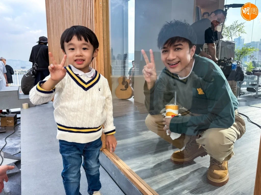 古巨基Kuson首次「同框」拍廣告 大爆囝囝鐘意唱歌畫畫 - 本地 - 明周娛樂