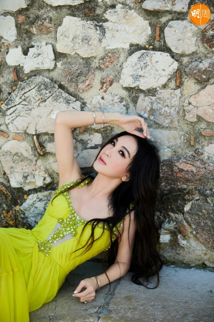 溫碧霞第五本寫真集靚相率先睇，3月同步推出新片孖巡唱第二站 - PressMega